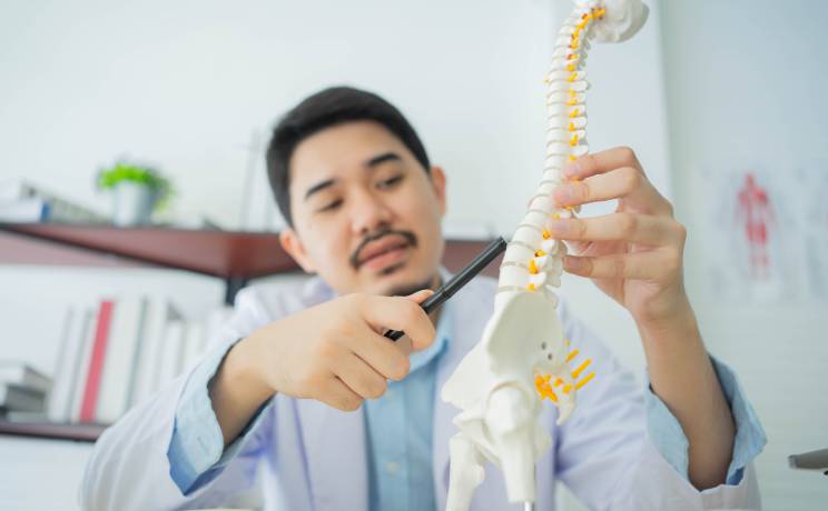 How Chiropractors Treat Lower Back Pain | Grand Rapids Chiropractor